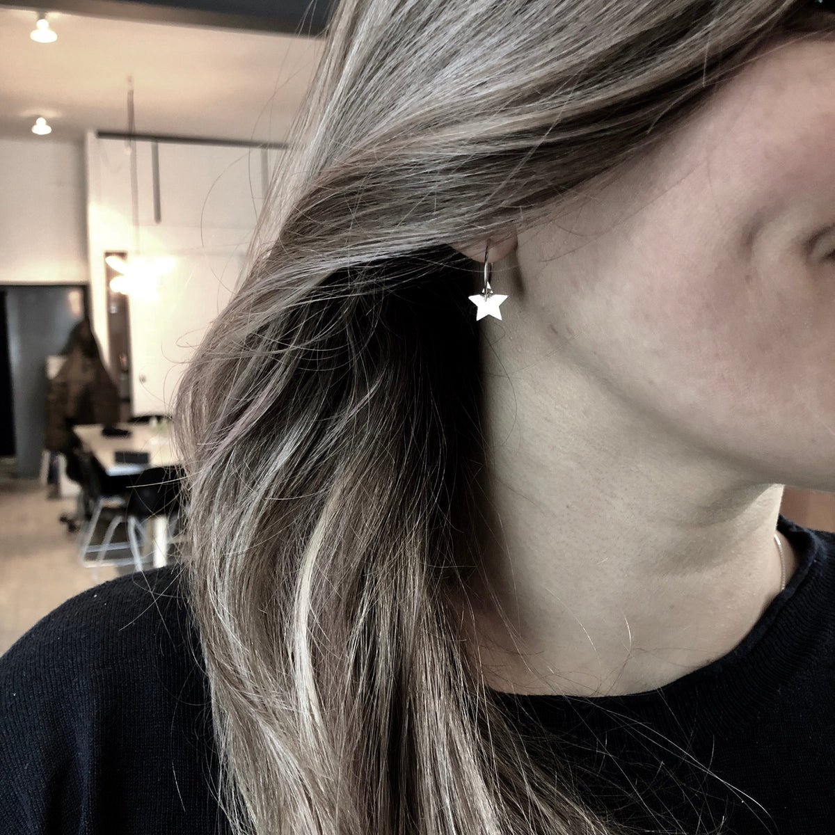 TINY STAR EAR – Atom47