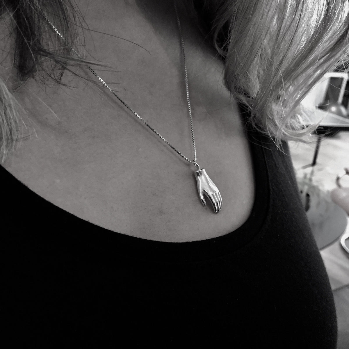 HANDS OFF – Atom47