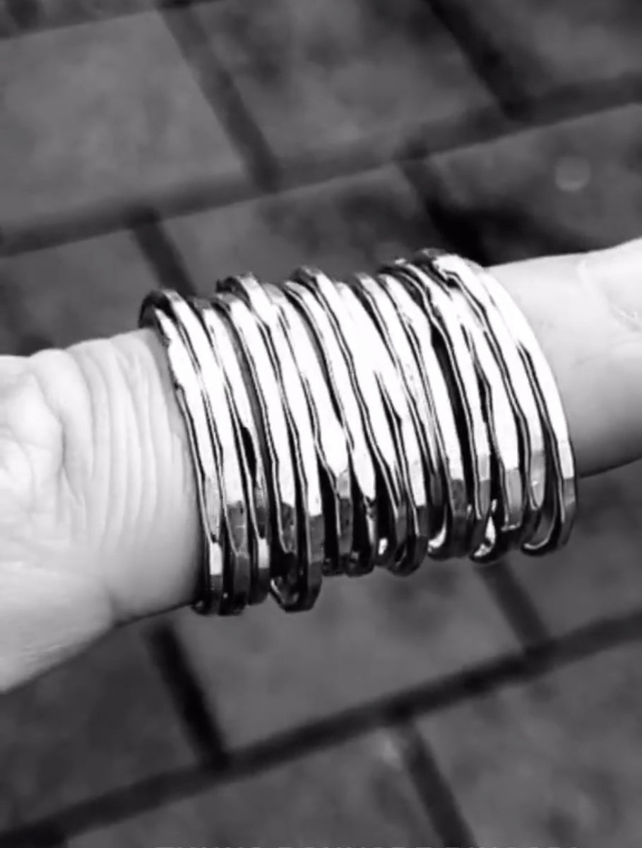 TINY KNOCKED RING – Atom47