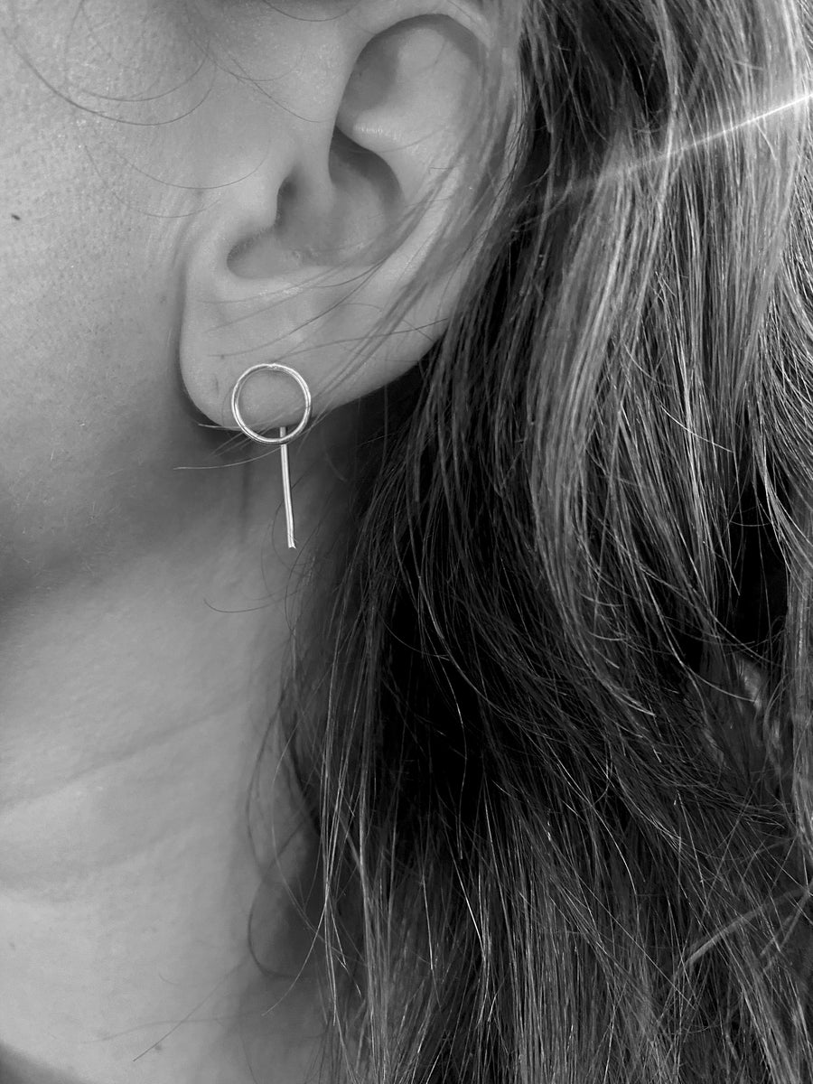 TINY RING ON A WIRE – Atom47